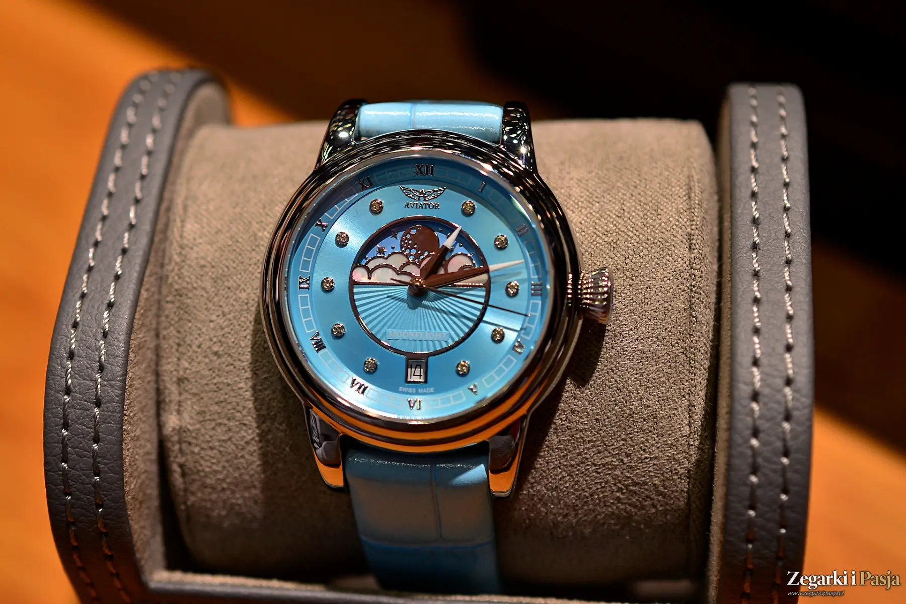 Premiera: Aviator Swiss Made Moonflight Diamond Edition. Nowa ...