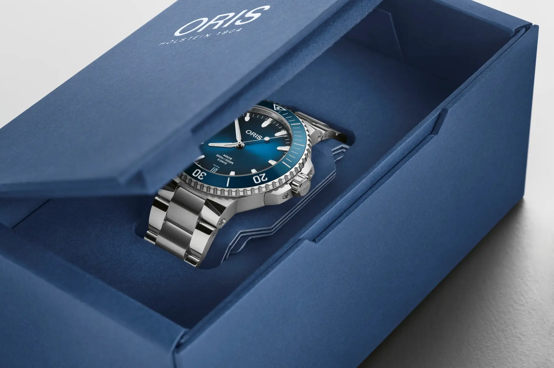 Odświeżony Oris Aquis 2024. Czym różni się nowa wersja od poprzednich? | Zegarkiipasja.pl