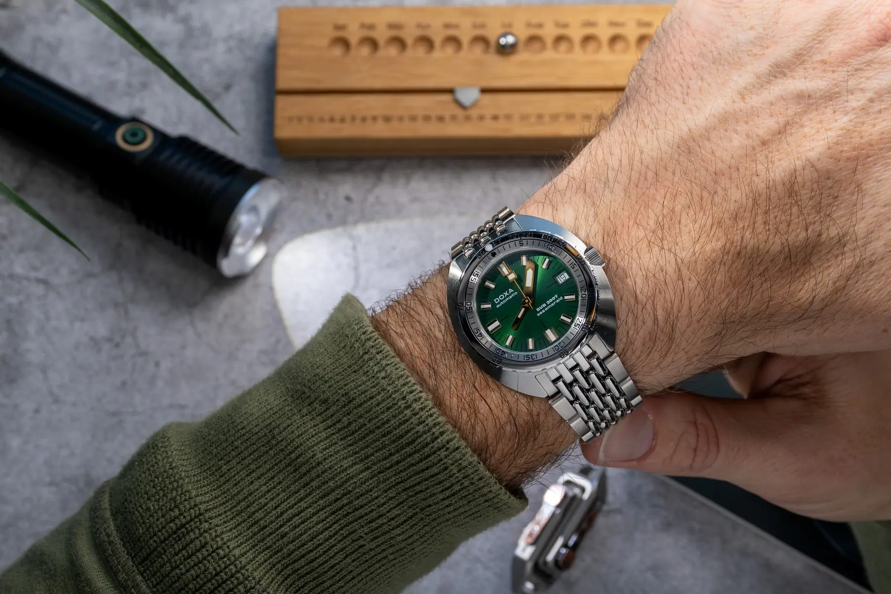 Zieleń nadal modna. Nowa Doxa SUB 200T Sea Emerald Green | Zegarkiipasja.pl